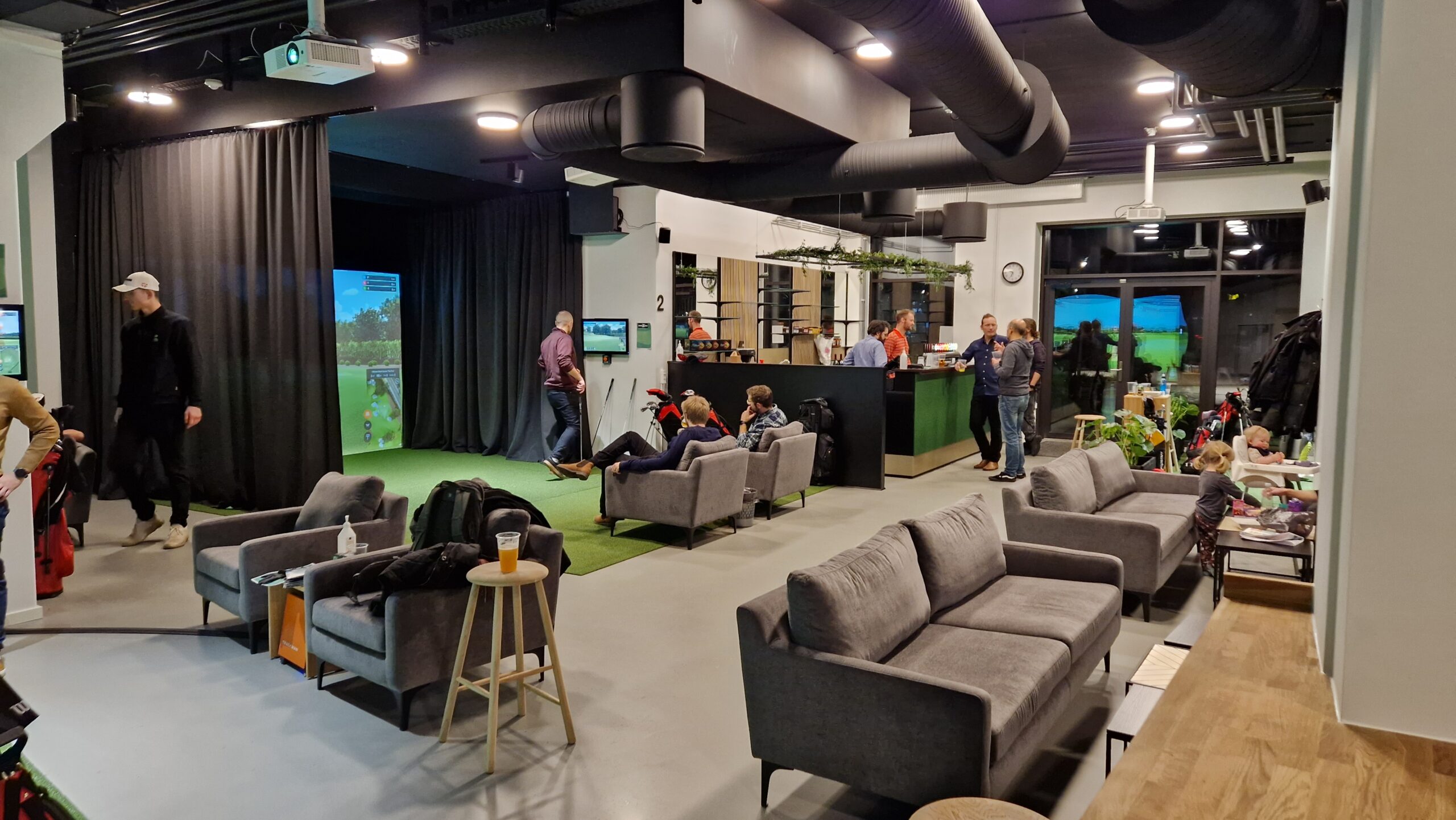 Simgolf hos Urban Golf - YARDS - Urban Golf Lounge